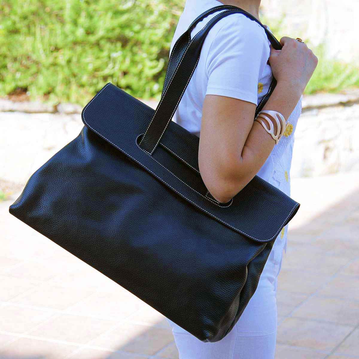 Miss Helena - Large, leather shoulder bag - IconsBag